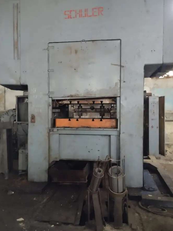 Automatic lines with high-speed presses Schuler A2-200-250 1994 YOM